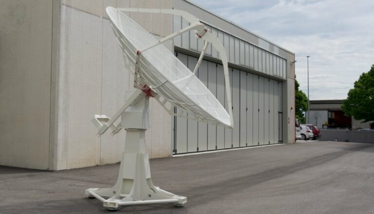 GS-100II compact antenna tracking system - Primalucespace