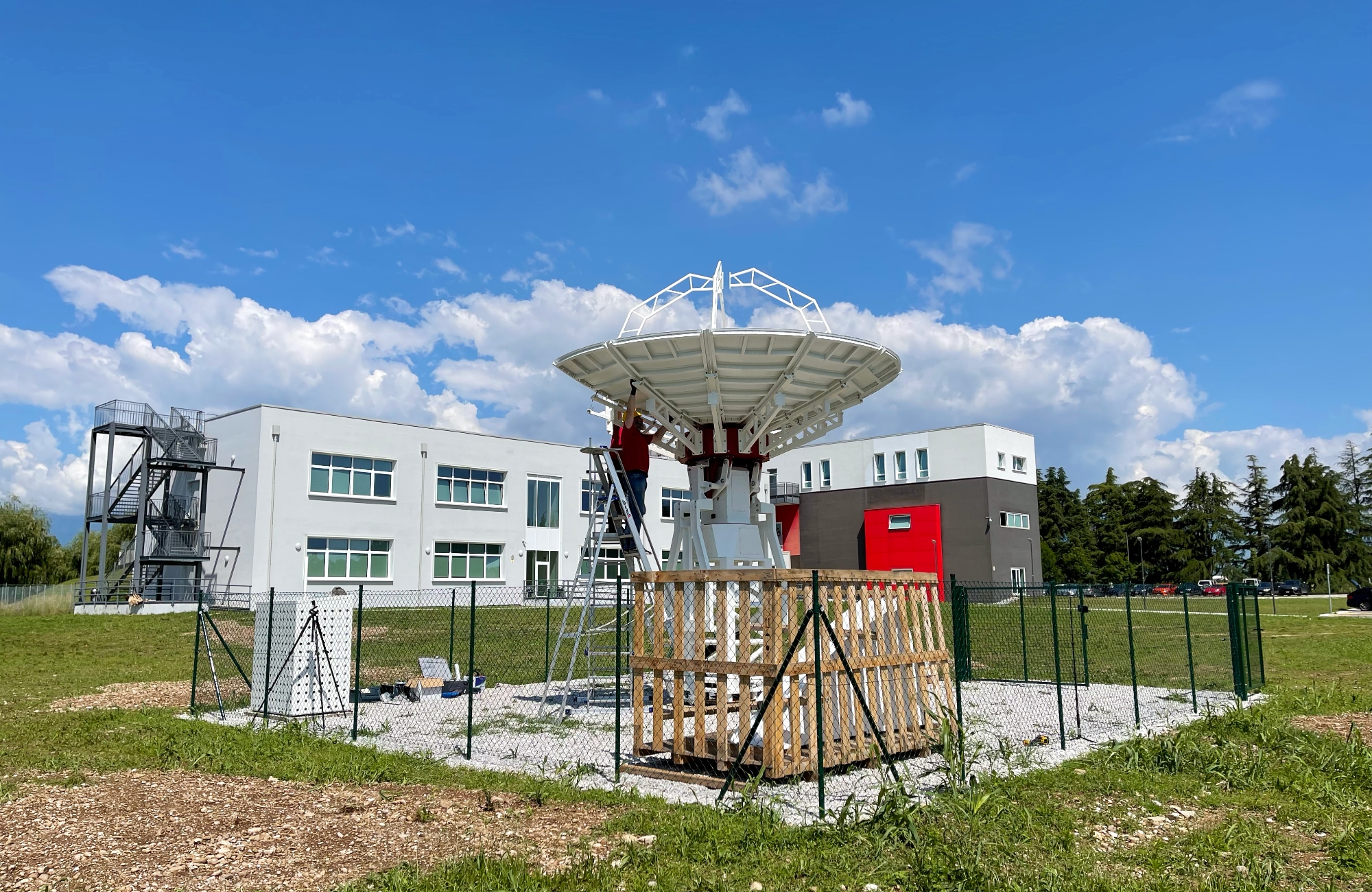 INTREPID 500-20 5.0m ground station installed in Polo Tecnologico