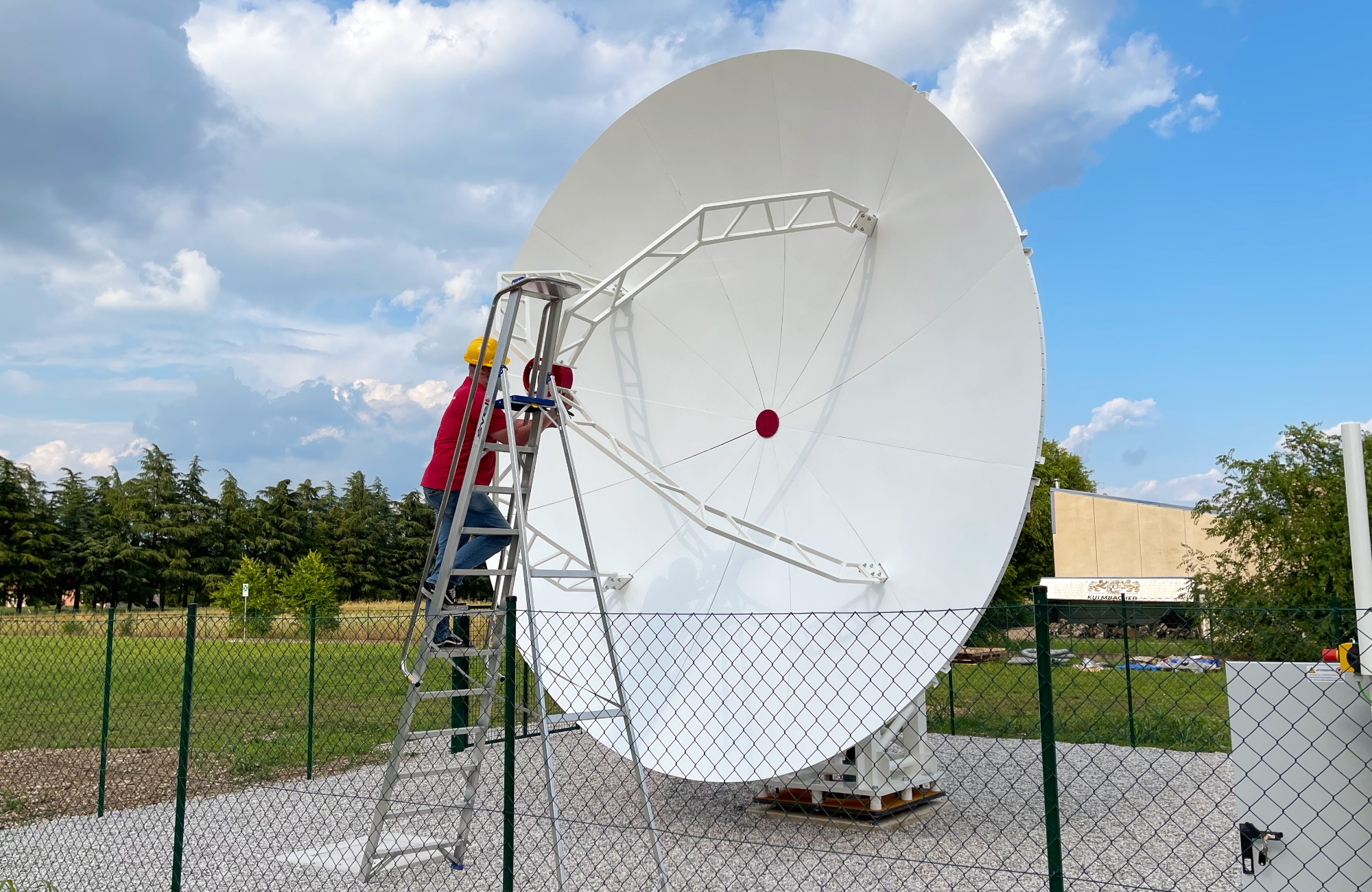 INTREPID 500-20 5.0m ground station installed in Polo Tecnologico